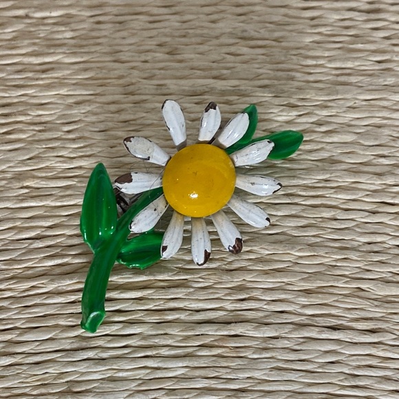 Jewelry | Vintage Enamel Metal Daisy Flowers Brooch Pin | Poshmark